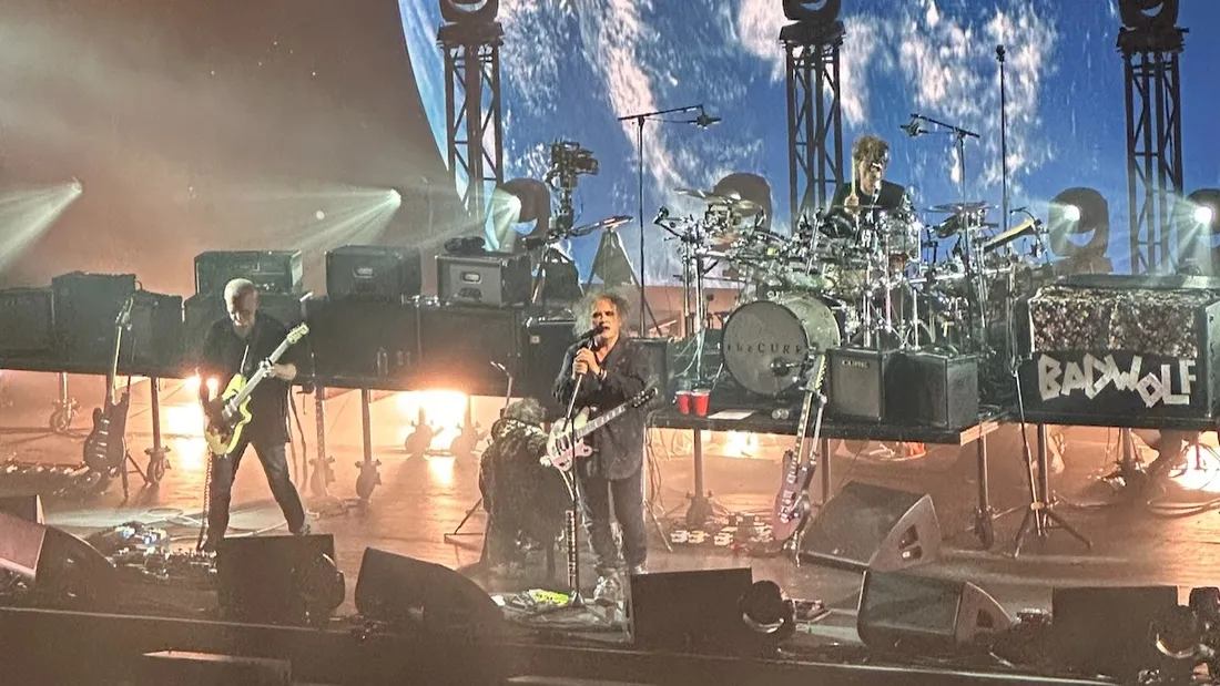 The Cure sort la version live de "Songs Of A Lost World"