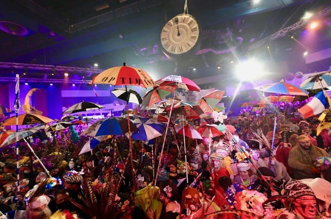 Le frisson des 12 coups de minuit : 10 000 masquelours attendus au bal ...