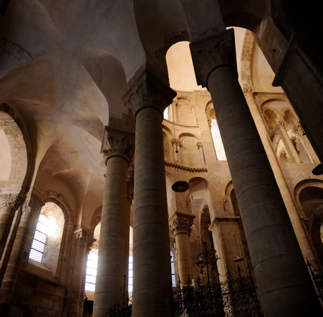 TOTEM - Conques veut faire danser les vitraux de Pierre Soulages