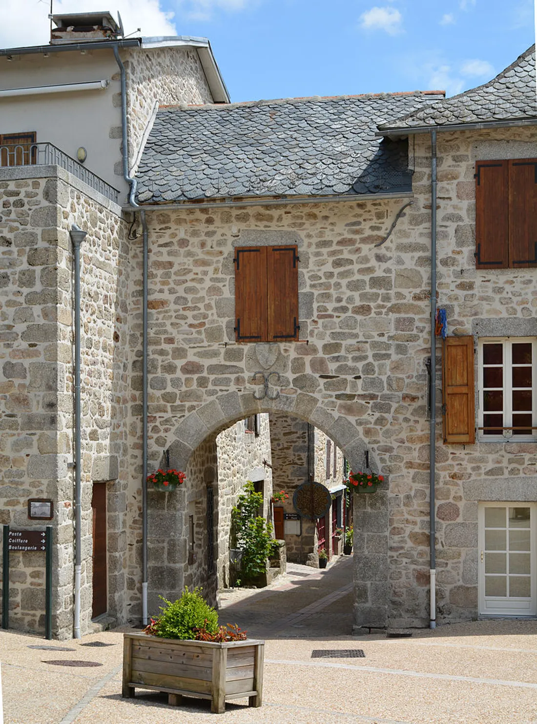 TOTEM - Marcolès et Villeneuve sacrés "Plus beaux villages de France"