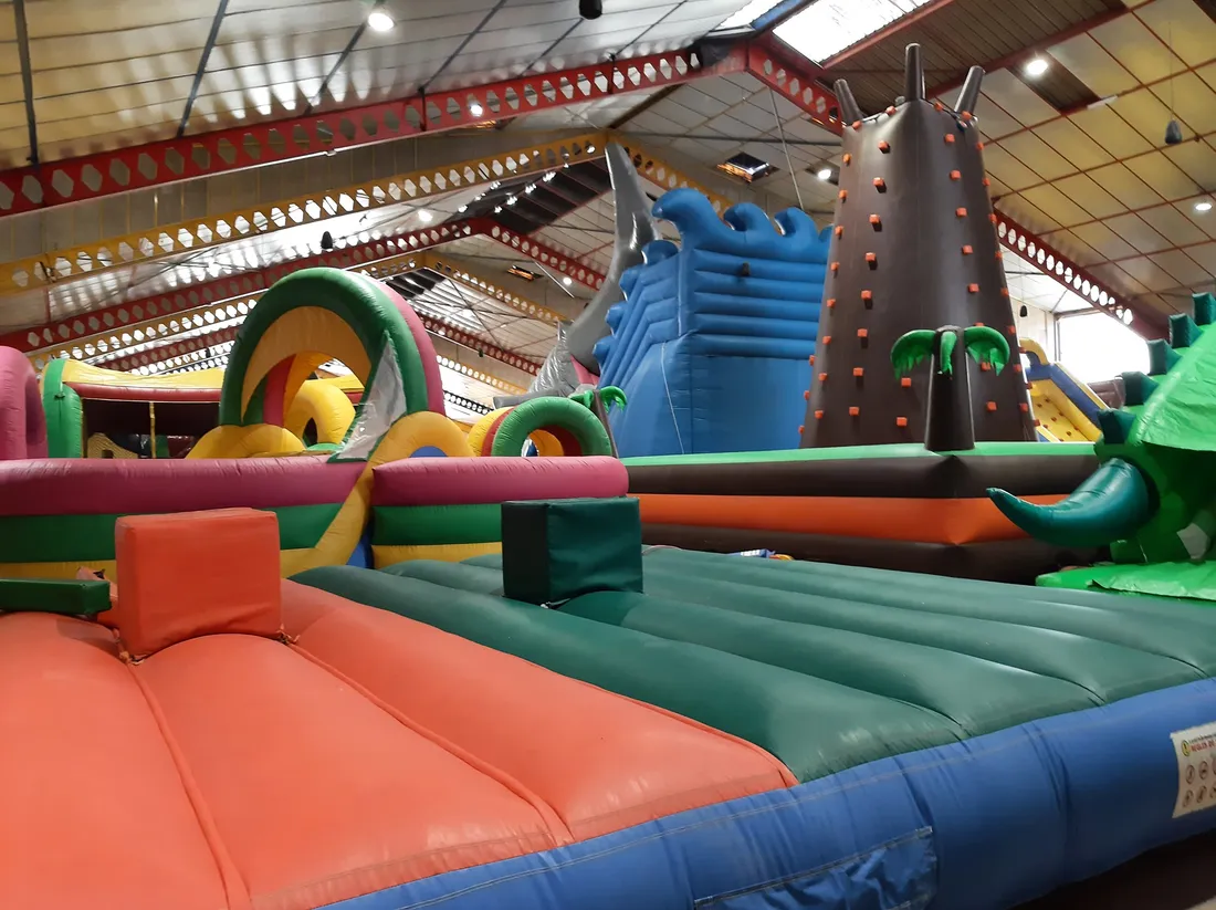 A L'Aigle, un parc de loisirs s'installe sous le hall du Grû