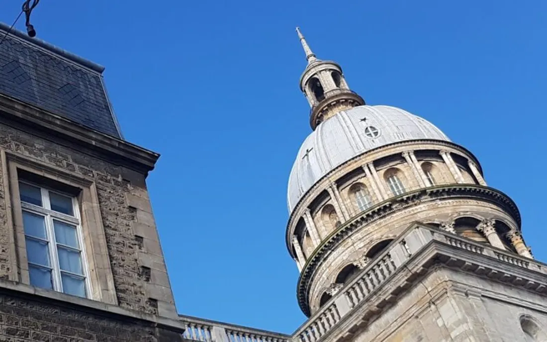 Qui a volé le soleil de Zabelle ? Une enquête à résoudre dans la ville ...