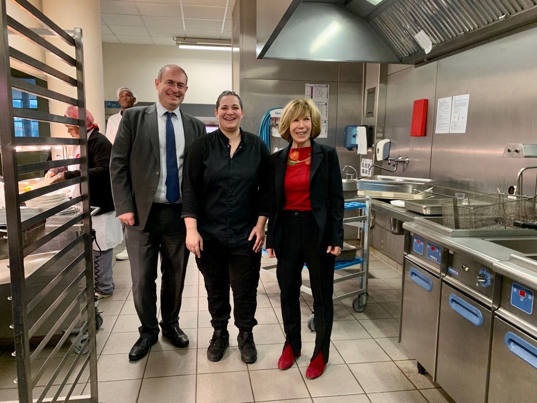 Une cheffe étoilée cuisine pour les étudiants à l'université Paris 8