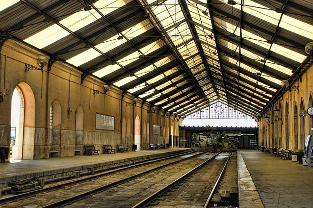 1er train en gare de Quimper - OCEANE FM