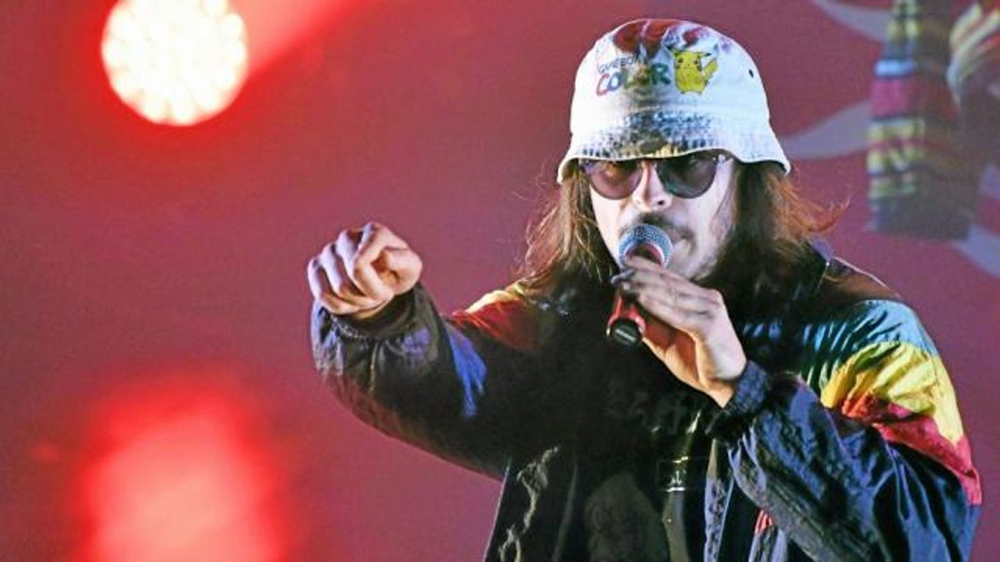 Lorenzo : son nouveau clip rend hommage au monde du X ! (Vidéo)