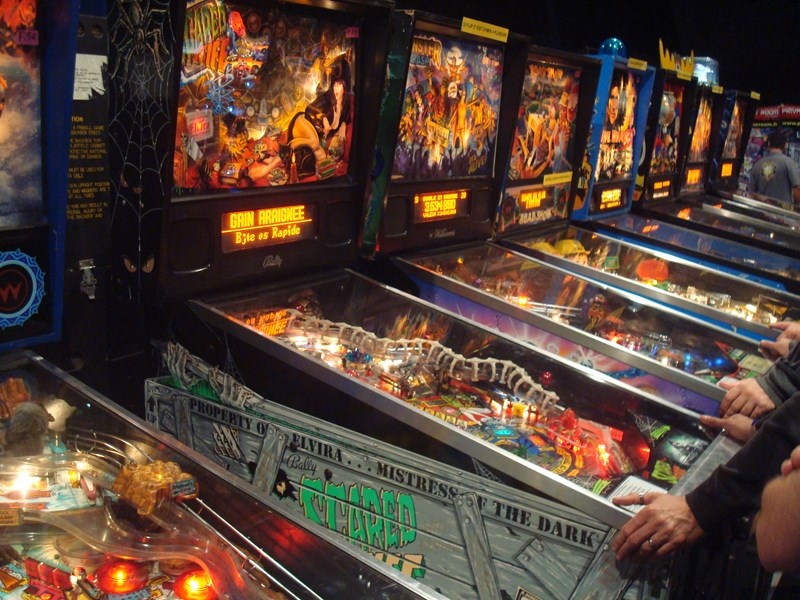 Les amoureux des flippers ont rendez-vous à Saint-Etienne...