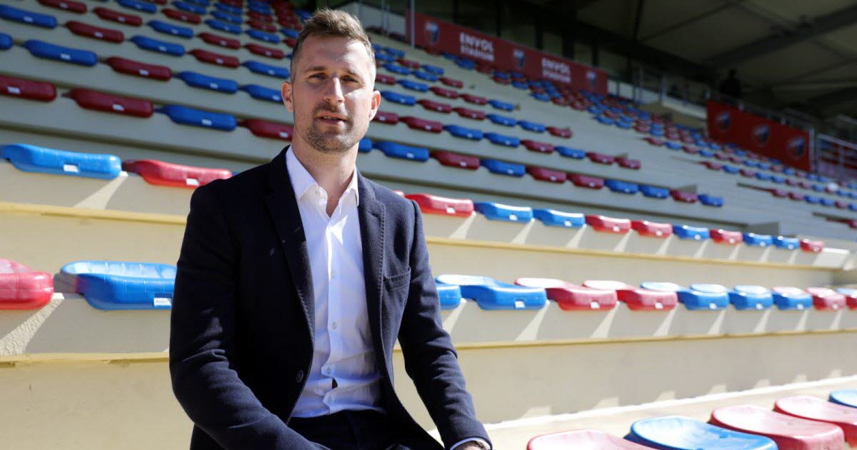 Premier du groupe en début de saison, nouvel entraîneur, François Clerc ...