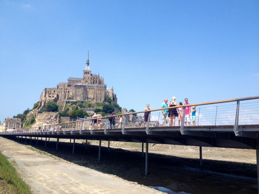 Le pont-passerelle du Mont-Saint-Michel ouvert aux piétons depuis hier ...