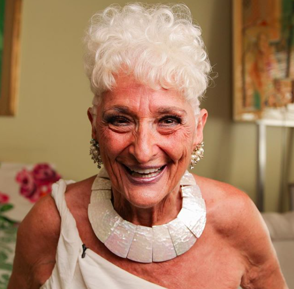 Tinder : à 83 ans, cette grand-mère enchaîne les RDV avec des petits ...