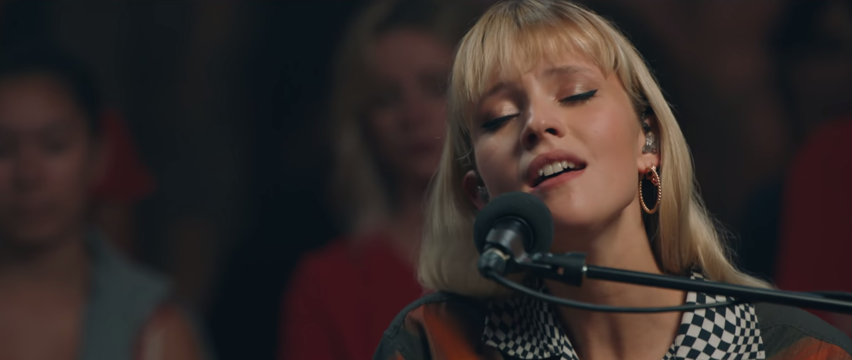 Angèle époustouflante avec sa version en piano-voix du titre « J ...