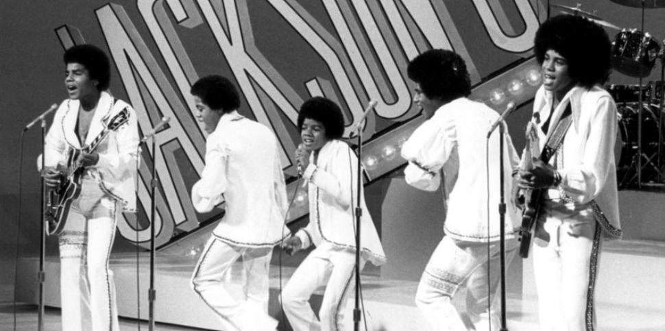 Les Jackson Five se reforment sur scène avec Michael Jackson en hologramme